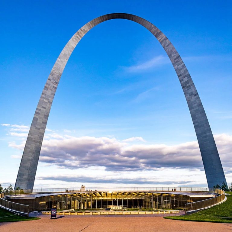 Large Stainless Steel Gateway Arch Sculpture Structure