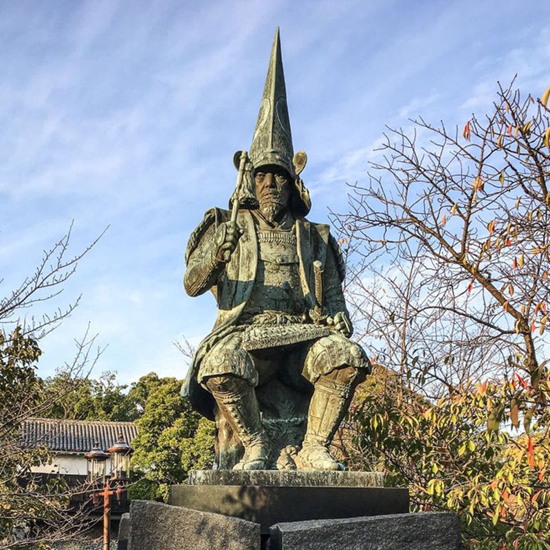 10 Japanese Famous Monumental Bronze Samurai Statues