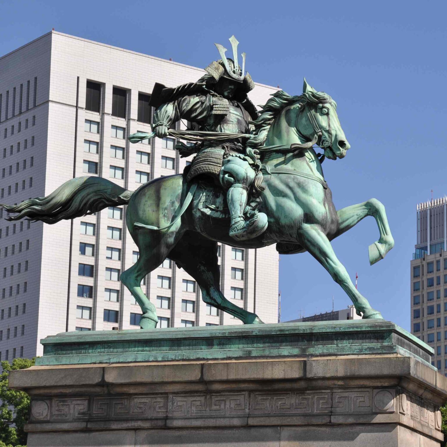 10 Japanese Famous Monumental Bronze Samurai Statues